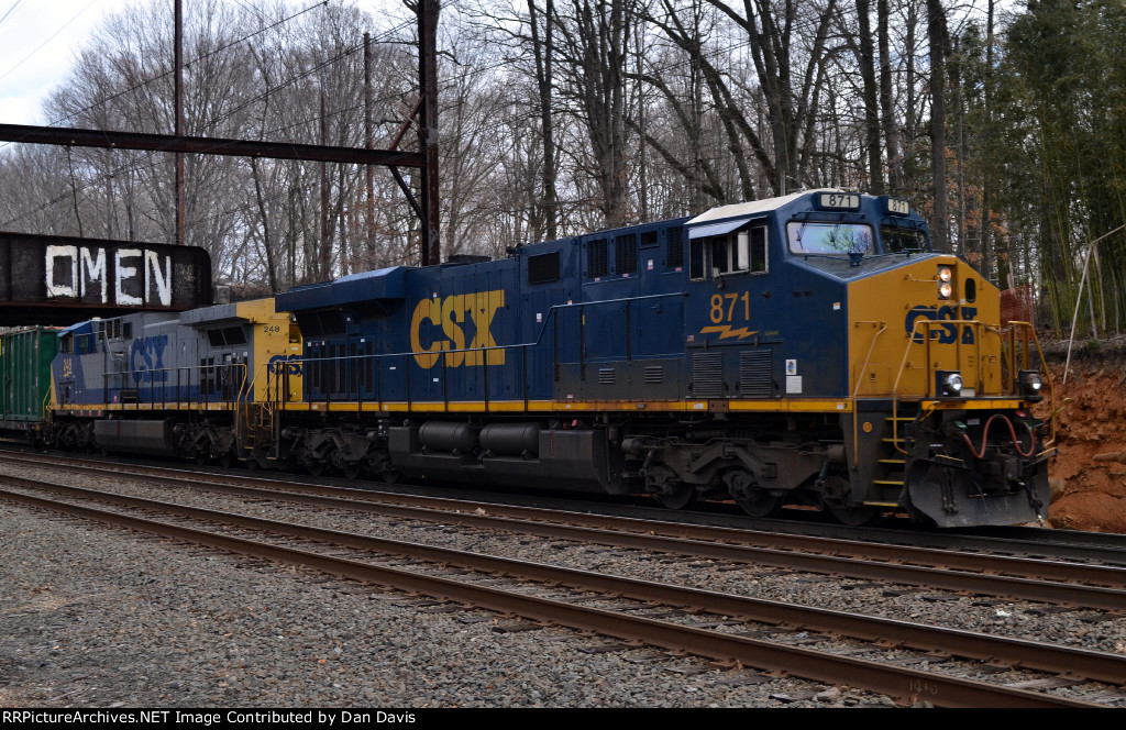 CSX ES40DC 871 leads Q703-13